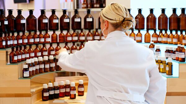 How Perfume is Made? All About Fragrance Creation - Source of Beauty ...