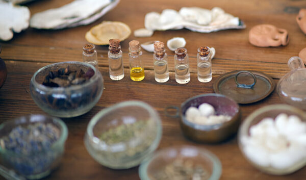 The Fragrance Wheel Explained: How To Expertly Pair Scents